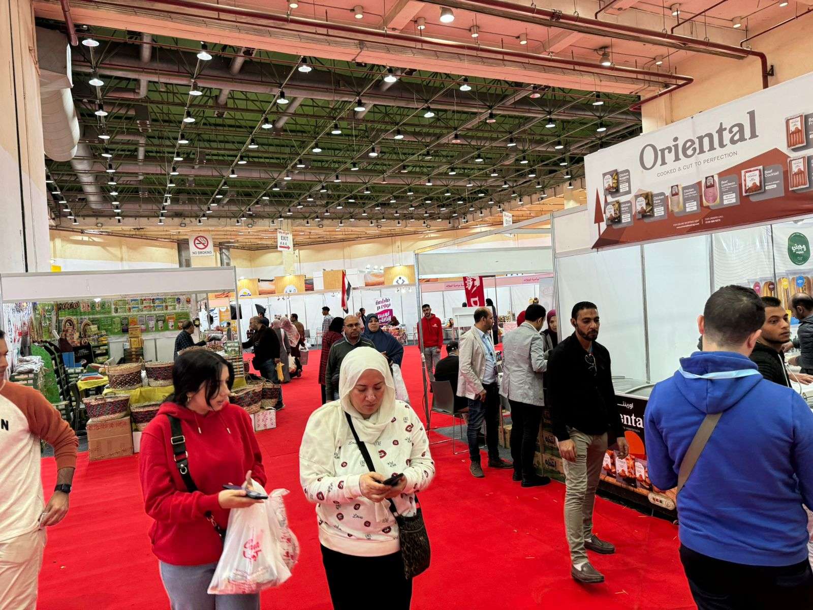 بالصور..خصومات تبدأ من 30% في ثالث أيام معرض القاهرة الدولي EECA EXPO 2024